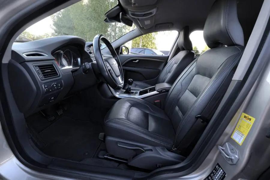 Brūns Volvo V70 2014 Jelgava, ar dzinēja tilpumu 2.00 L un nobraukumu 292 tūkst. km par 8250 €, foto 8 vietnē AUTOMOTO.COM.LV