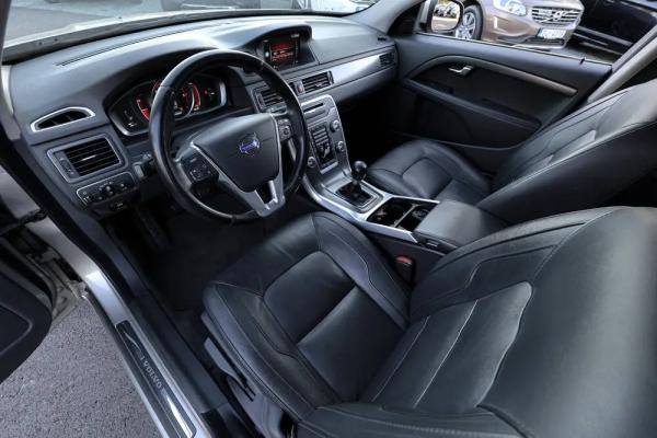 Brūns Volvo V70 2014 Jelgava, ar dzinēja tilpumu 2.00 L un nobraukumu 292 tūkst. km par 8250 €, foto 8 vietnē AUTOMOTO.COM.LV