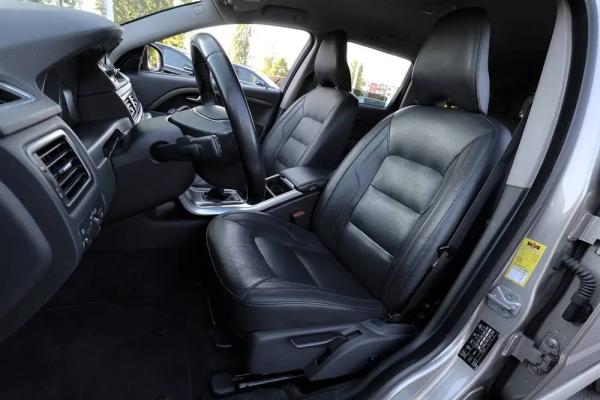Brūns Volvo V70 2014 Jelgava, ar dzinēja tilpumu 2.00 L un nobraukumu 292 tūkst. km par 8250 €, foto 9 vietnē AUTOMOTO.COM.LV