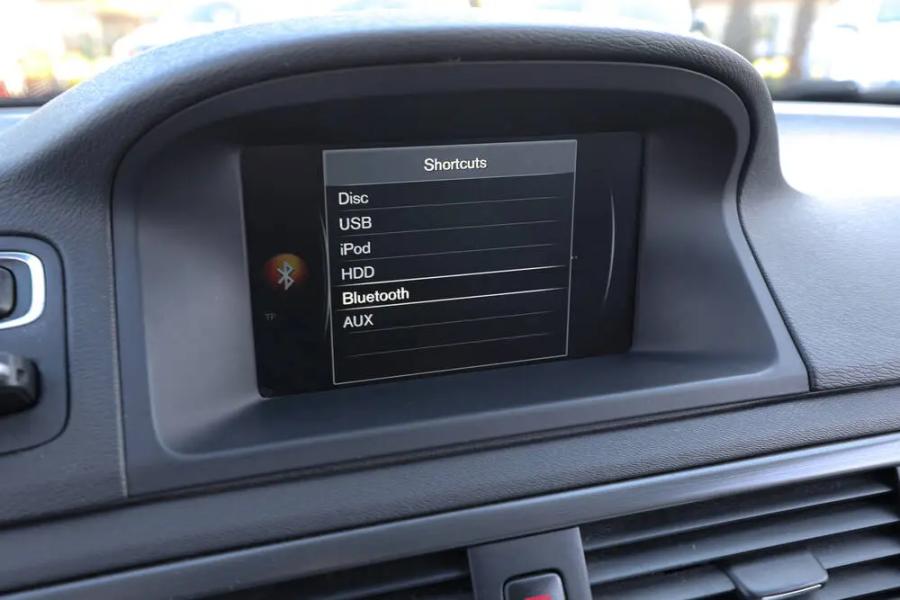 Brūns Volvo V70 2014 Jelgava, ar dzinēja tilpumu 2.00 L un nobraukumu 292 tūkst. km par 8250 €, foto 17 vietnē AUTOMOTO.COM.LV