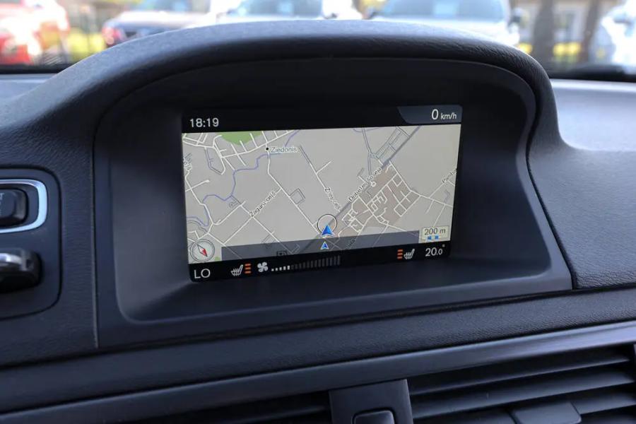 Brūns Volvo V70 2014 Jelgava, ar dzinēja tilpumu 2.00 L un nobraukumu 292 tūkst. km par 8250 €, foto 18 vietnē AUTOMOTO.COM.LV