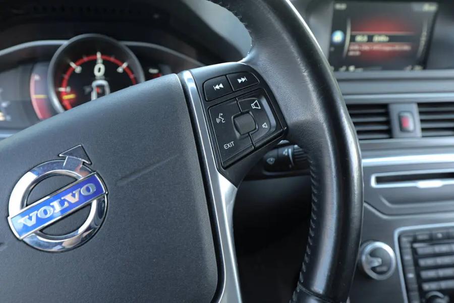 Brūns Volvo V70 2014 Jelgava, ar dzinēja tilpumu 2.00 L un nobraukumu 292 tūkst. km par 8250 €, foto 21 vietnē AUTOMOTO.COM.LV