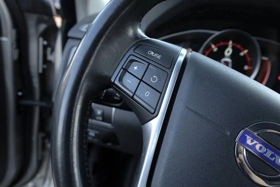 Brūns Volvo V70 2014 Jelgava, ar dzinēja tilpumu 2.00 L un nobraukumu 292 tūkst. km par 8250 €, foto 22 vietnē AUTOMOTO.COM.LV