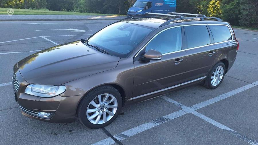 Brown Volvo V70 2014 in Panevezys, with an engine capacity of 1.97 L and mileage of 334 thousand km for 8100 €, photo 1 on AUTOMOTO.COM.LV