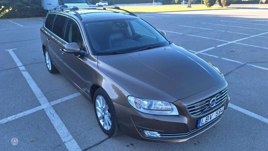 Brown Volvo V70 2014 in Panevezys, with an engine capacity of 1.97 L and mileage of 334 thousand km for 8100 €, photo 4 on AUTOMOTO.COM.LV