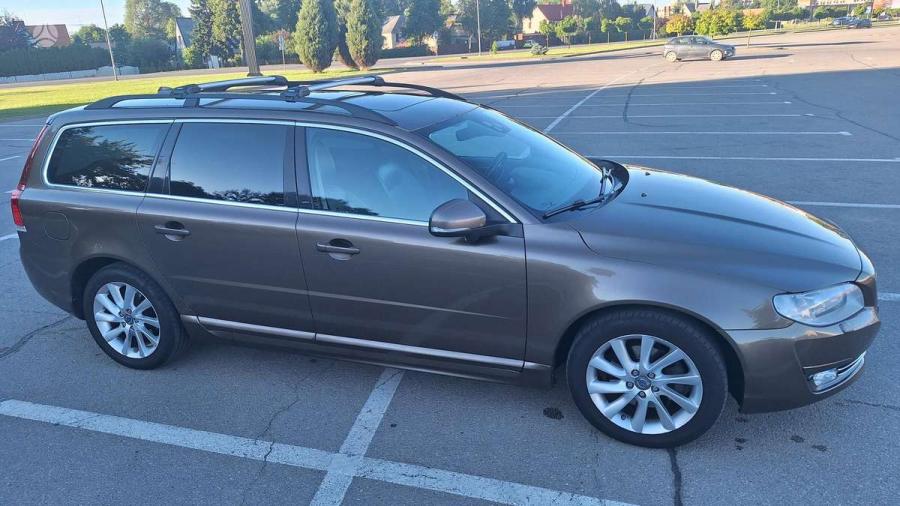 Brown Volvo V70 2014 in Panevezys, with an engine capacity of 1.97 L and mileage of 334 thousand km for 8100 €, photo 5 on AUTOMOTO.COM.LV