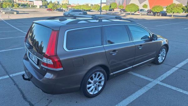 Brown Volvo V70 2014 in Panevezys, with an engine capacity of 1.97 L and mileage of 334 thousand km for 8100 €, photo 5 on AUTOMOTO.COM.LV