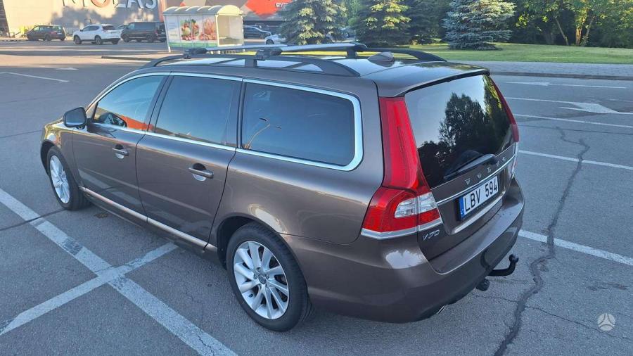 Brown Volvo V70 2014 in Panevezys, with an engine capacity of 1.97 L and mileage of 334 thousand km for 8100 €, photo 7 on AUTOMOTO.COM.LV
