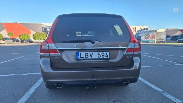 Brown Volvo V70 2014 in Panevezys, with an engine capacity of 1.97 L and mileage of 334 thousand km for 8100 €, photo 7 on AUTOMOTO.COM.LV