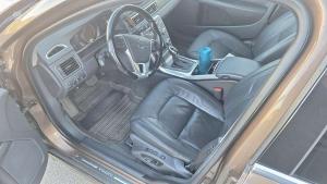 Brown Volvo V70 2014 in Panevezys, with an engine capacity of 1.97 L and mileage of 334 thousand km for 8100 €, photo 11 on AUTOMOTO.COM.LV