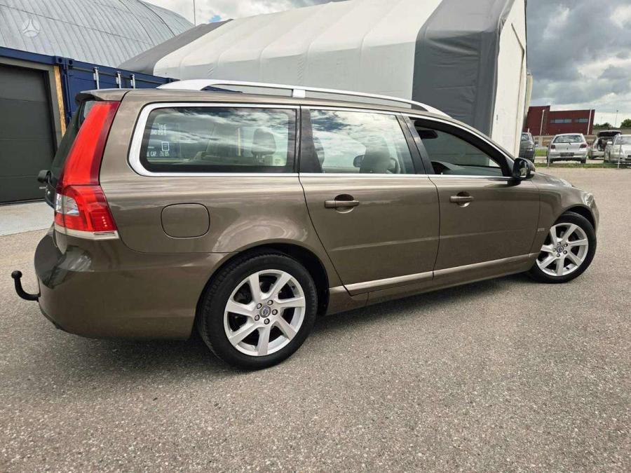 Brown Volvo V70 2014 in Kaunas, with an engine capacity of 1.56 L and mileage of 250 thousand km for 5990 €, photo 7 on AUTOMOTO.COM.LV