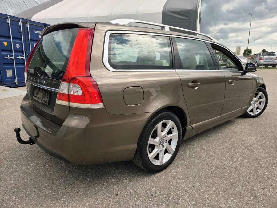 Brown Volvo V70 2014 in Kaunas, with an engine capacity of 1.56 L and mileage of 250 thousand km for 5990 €, photo 10 on AUTOMOTO.COM.LV