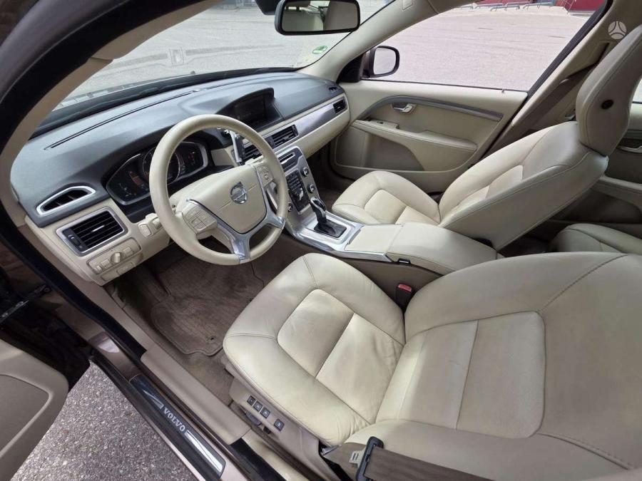Brown Volvo V70 2014 in Kaunas, with an engine capacity of 1.56 L and mileage of 250 thousand km for 5990 €, photo 13 on AUTOMOTO.COM.LV