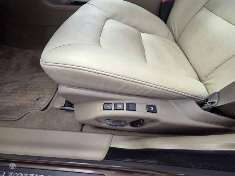 Brown Volvo V70 2014 in Kaunas, with an engine capacity of 1.56 L and mileage of 250 thousand km for 5990 €, photo 14 on AUTOMOTO.COM.LV