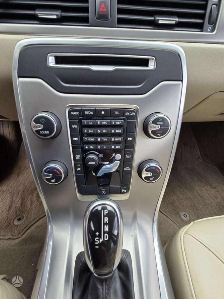 Brown Volvo V70 2014 in Kaunas, with an engine capacity of 1.56 L and mileage of 250 thousand km for 5990 €, photo 20 on AUTOMOTO.COM.LV
