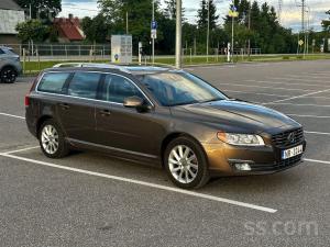 Brūns Volvo V70 2014 Rīga, ar dzinēja tilpumu 2.00 L un nobraukumu 286 tūkst. km par 10500 €, foto  vietnē AUTOMOTO.COM.LV
