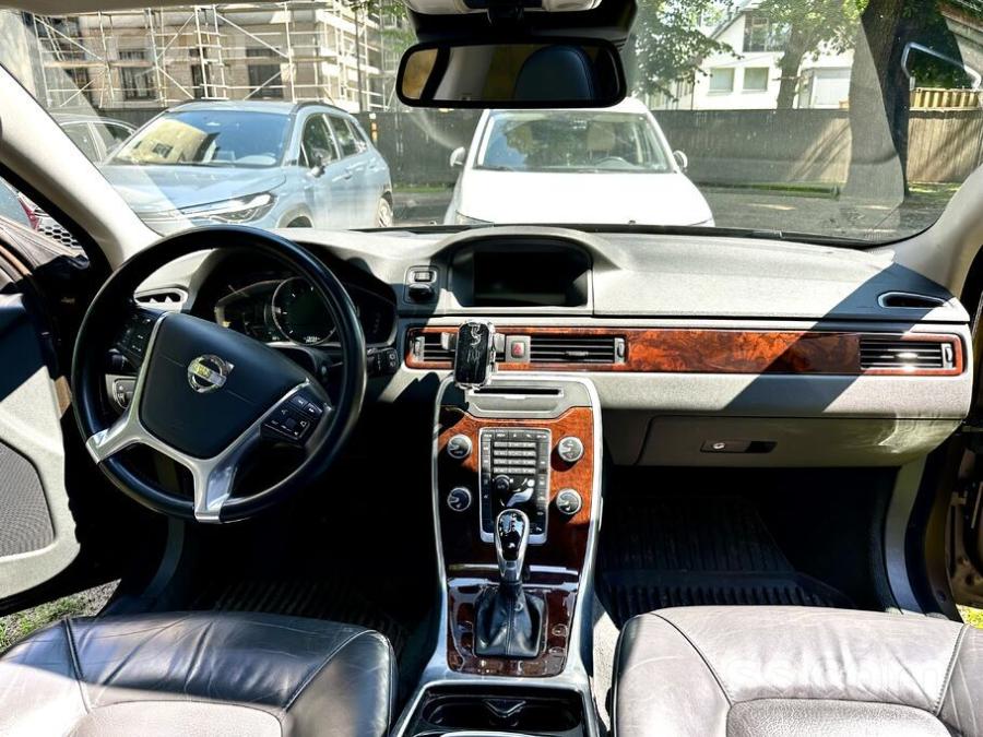 Brūns Volvo V70 2014 Rīga, ar dzinēja tilpumu 2.00 L un nobraukumu 286 tūkst. km par 10500 €, foto 13 vietnē AUTOMOTO.COM.LV