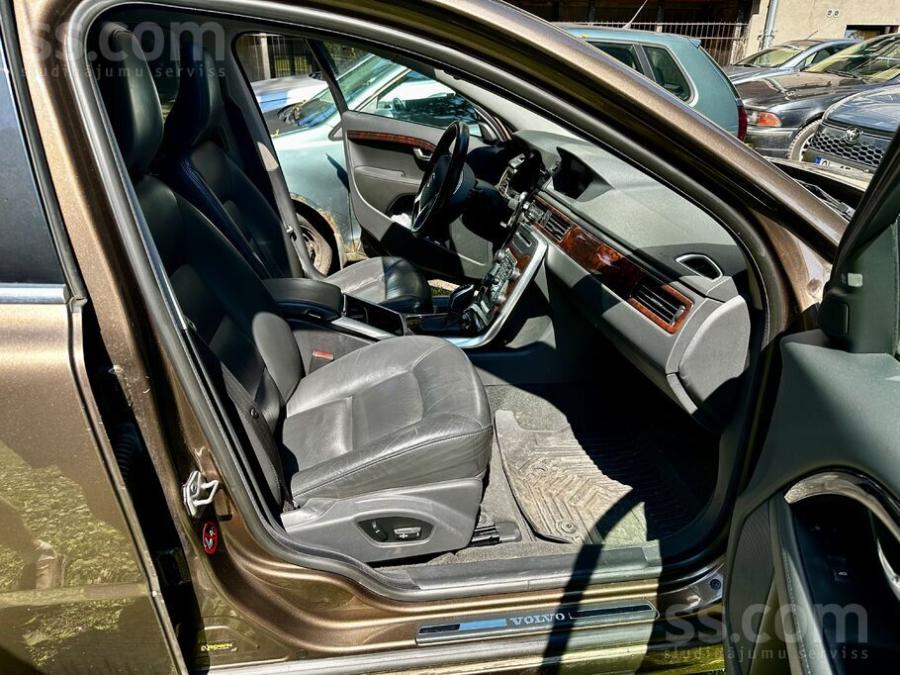 Brūns Volvo V70 2014 Rīga, ar dzinēja tilpumu 2.00 L un nobraukumu 286 tūkst. km par 10500 €, foto 14 vietnē AUTOMOTO.COM.LV
