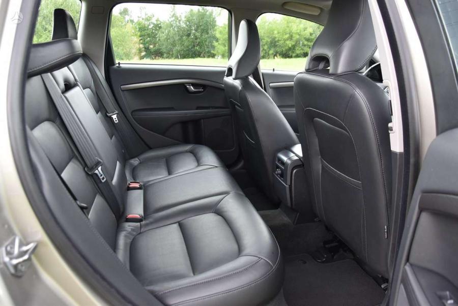 Brown Volvo V70 2014 in Vilnius, with an engine capacity of 1.56 L and mileage of 236 thousand km for 5999 €, photo 13 on AUTOMOTO.COM.LV
