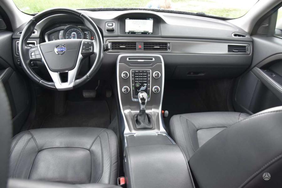 Brown Volvo V70 2014 in Vilnius, with an engine capacity of 1.56 L and mileage of 236 thousand km for 5999 €, photo 16 on AUTOMOTO.COM.LV