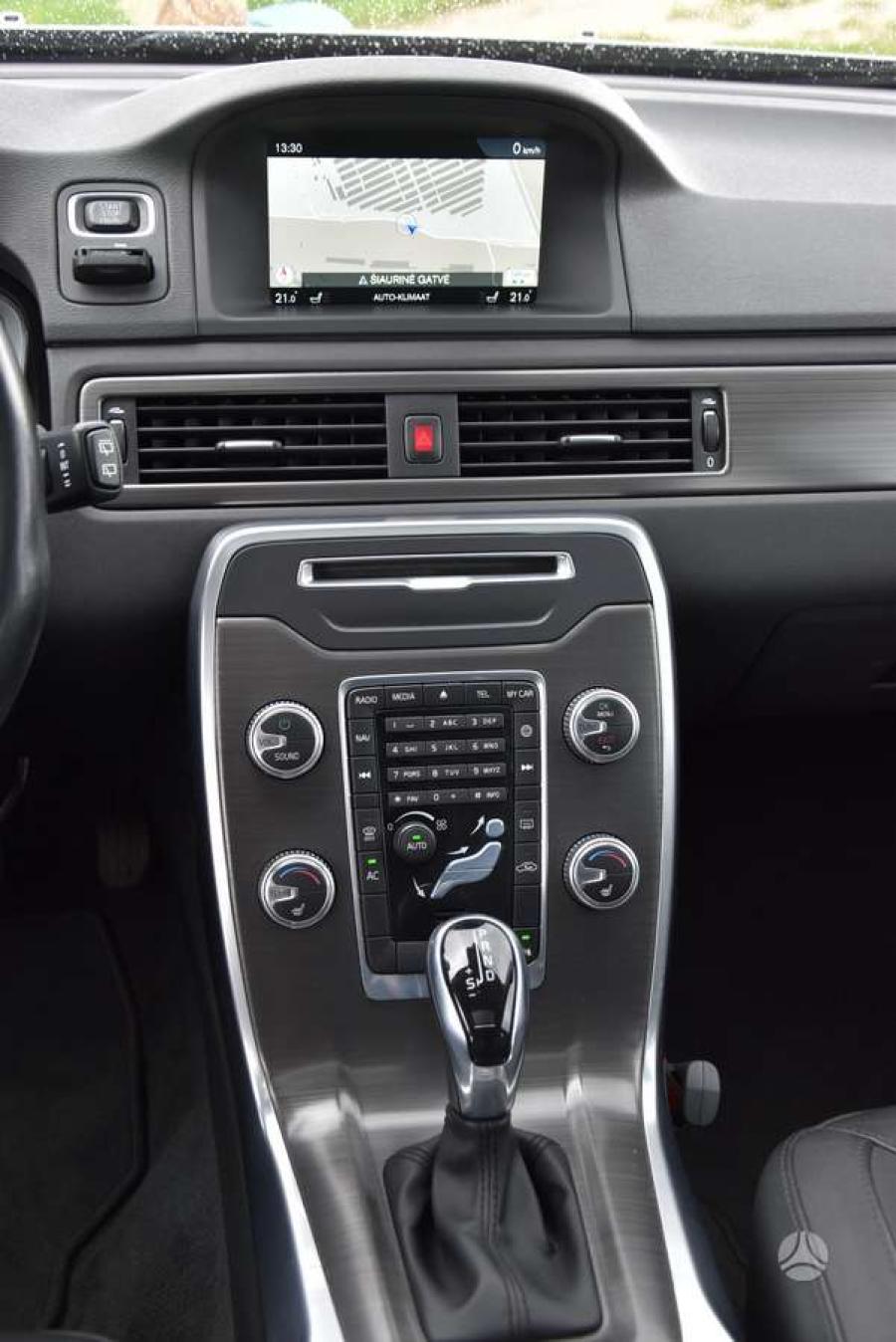 Brown Volvo V70 2014 in Vilnius, with an engine capacity of 1.56 L and mileage of 236 thousand km for 5999 €, photo 17 on AUTOMOTO.COM.LV
