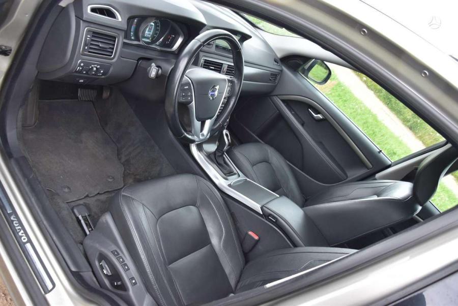 Brown Volvo V70 2014 in Vilnius, with an engine capacity of 1.56 L and mileage of 236 thousand km for 5999 €, photo 19 on AUTOMOTO.COM.LV
