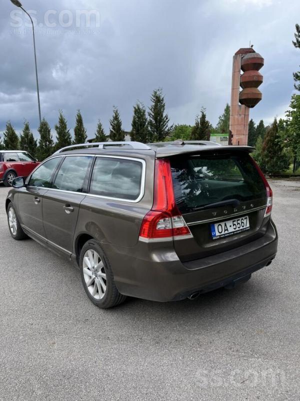 Brown Volvo V70 2014 in Kraslava, with an engine capacity of 2.00 L and mileage of 295 thousand km for 5000 €, photo 2 on AUTOMOTO.COM.LV