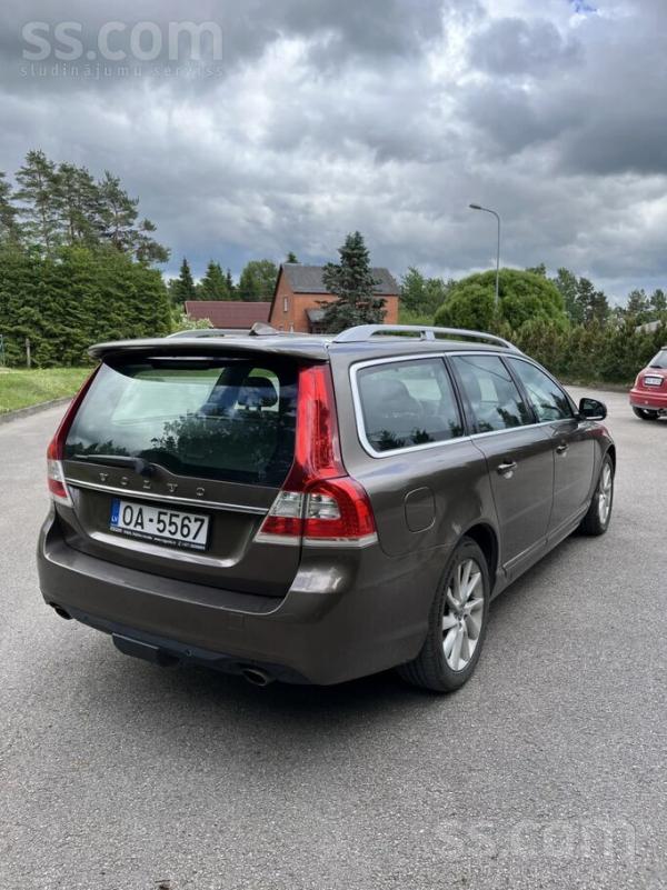 Brown Volvo V70 2014 in Kraslava, with an engine capacity of 2.00 L and mileage of 295 thousand km for 5000 €, photo 3 on AUTOMOTO.COM.LV