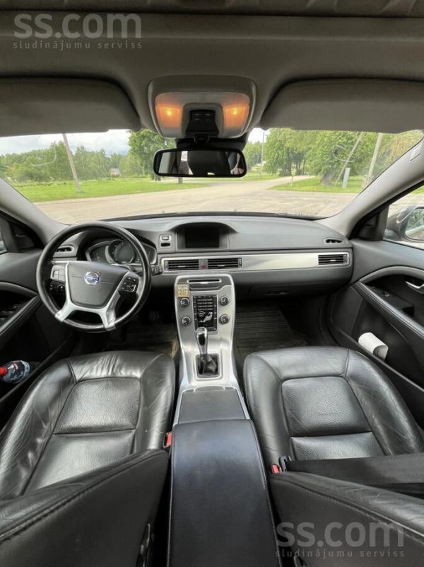 Brown Volvo V70 2014 in Kraslava, with an engine capacity of 2.00 L and mileage of 295 thousand km for 5000 €, photo 7 on AUTOMOTO.COM.LV