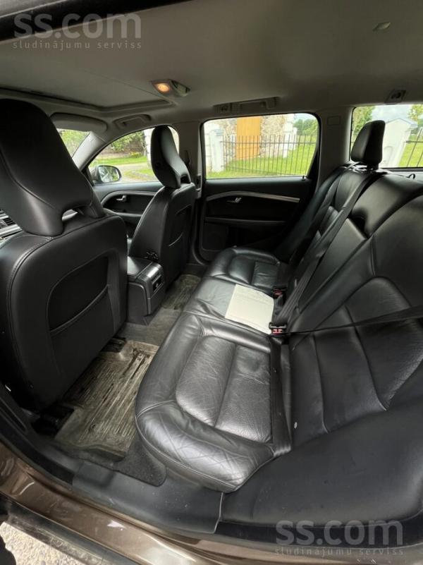 Brown Volvo V70 2014 in Kraslava, with an engine capacity of 2.00 L and mileage of 295 thousand km for 5000 €, photo 9 on AUTOMOTO.COM.LV
