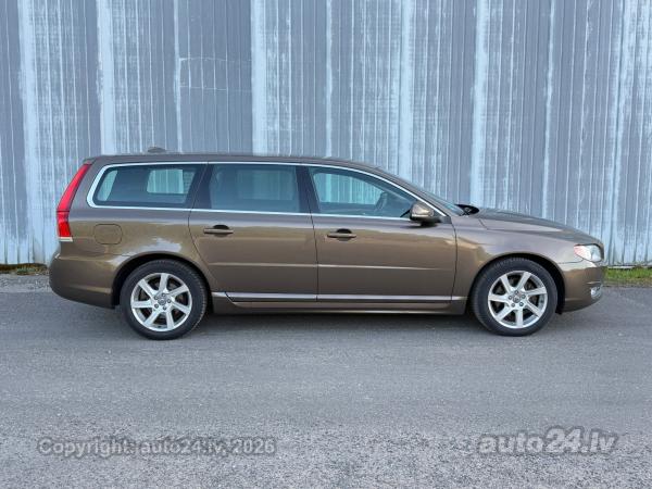 Brown Volvo V70 2014 in Paide, with an engine capacity of 2.00 L and mileage of 277 thousand km for 8890 €, photo 6 on AUTOMOTO.COM.LV