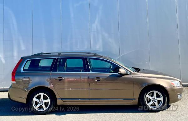 Volvo V70 2014 Tallina vietnē Brūns Volvo V70 2014 Tallina, ar dzinēja tilpumu 2.00 L un nobraukumu 0 tūkst. km par 7999 €, foto 6 vietnē AUTOMOTO.COM.LV