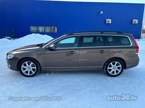 Brown Volvo V70 2015 in Paide, with an engine capacity of 2.40 L and mileage of 299 thousand km for 9390 €, photo 3 on AUTOMOTO.COM.LV