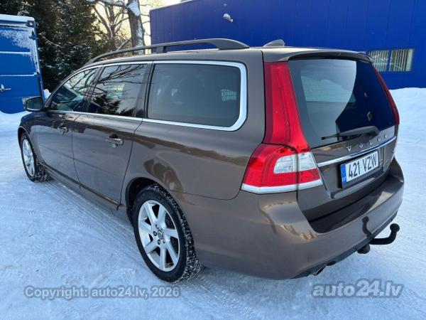 Brown Volvo V70 2015 in Paide, with an engine capacity of 2.40 L and mileage of 299 thousand km for 9390 €, photo 4 on AUTOMOTO.COM.LV