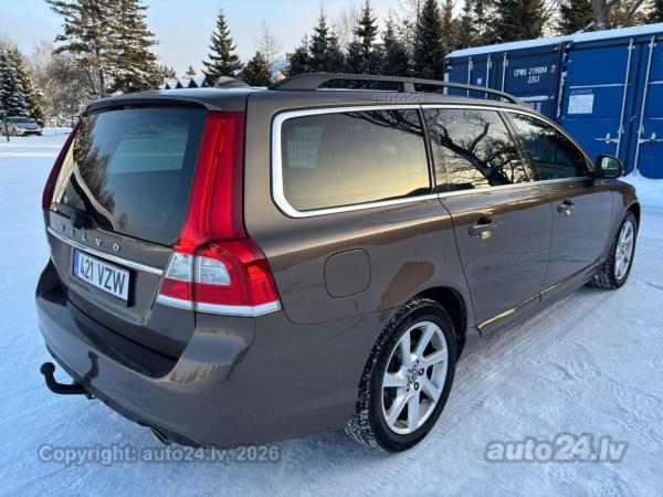 Brown Volvo V70 2015 in Paide, with an engine capacity of 2.40 L and mileage of 299 thousand km for 9390 €, photo 5 on AUTOMOTO.COM.LV