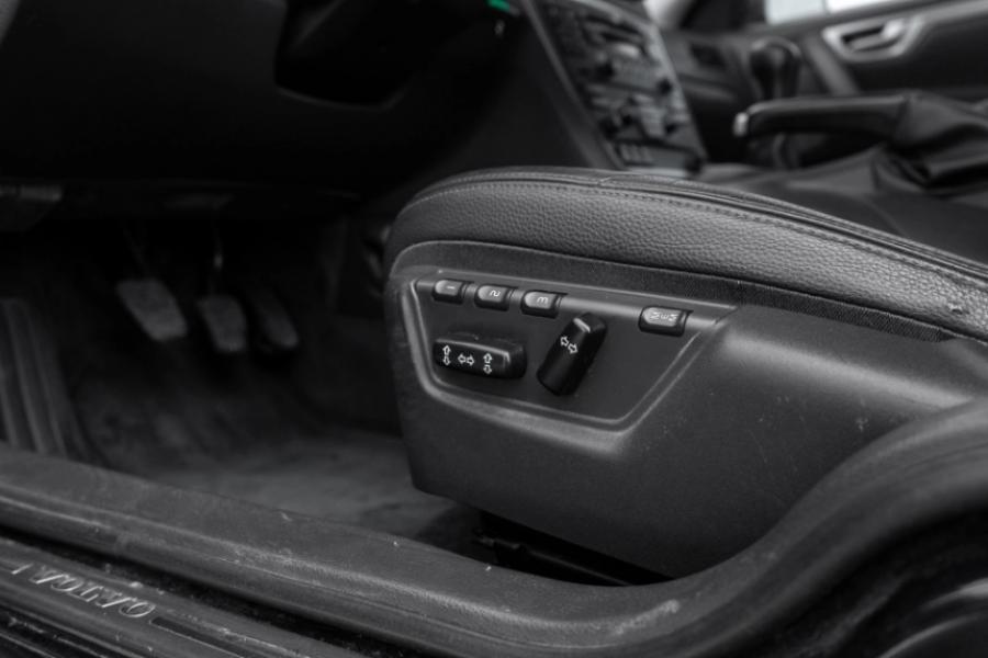Volvo V70 2005 Rīga, ar dzinēja tilpumu 2.40 L un nobraukumu 0 tūkst. km par 2900 €, foto 9 vietnē AUTOMOTO.COM.LV