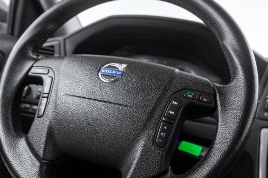 Volvo V70 2005 Rīga, ar dzinēja tilpumu 2.40 L un nobraukumu 0 tūkst. km par 2900 €, foto 14 vietnē AUTOMOTO.COM.LV