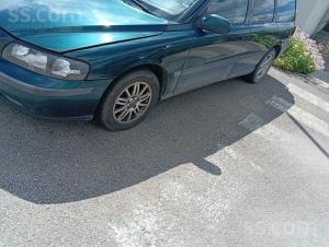 Zaļš Volvo V70 2001 Talsi, ar dzinēja tilpumu 2.40 L un nobraukumu 40 tūkst. km par 450 €, foto 3 vietnē AUTOMOTO.COM.LV