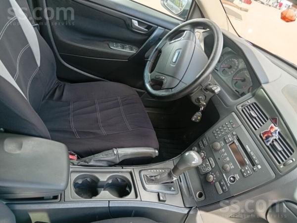 Green Volvo V70 2001 in Talsi, with an engine capacity of 2.40 L and mileage of 40 thousand km for 450 €, photo 4 on AUTOMOTO.COM.LV