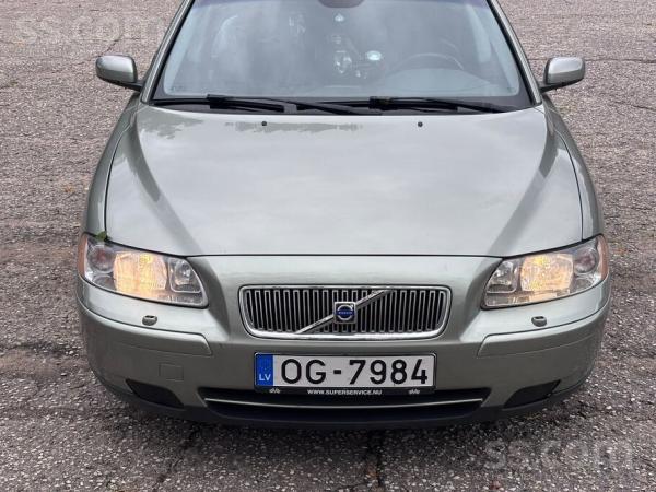 Green Volvo V70 2005 in Riga, with an engine capacity of 2.40 L and mileage of 299 thousand km for 2800 €, photo 3 on AUTOMOTO.COM.LV