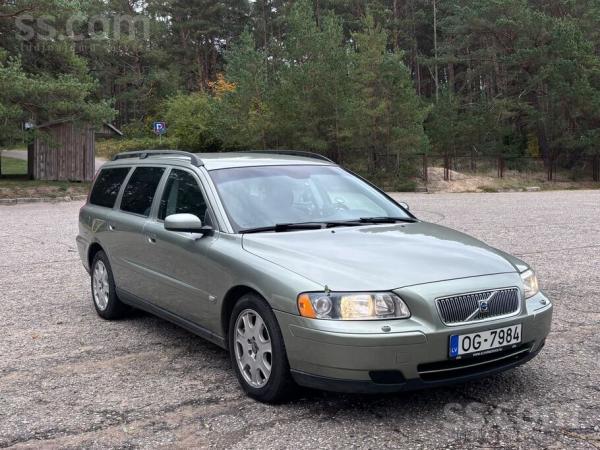 Green Volvo V70 2005 in Riga, with an engine capacity of 2.40 L and mileage of 299 thousand km for 2800 €, photo 5 on AUTOMOTO.COM.LV