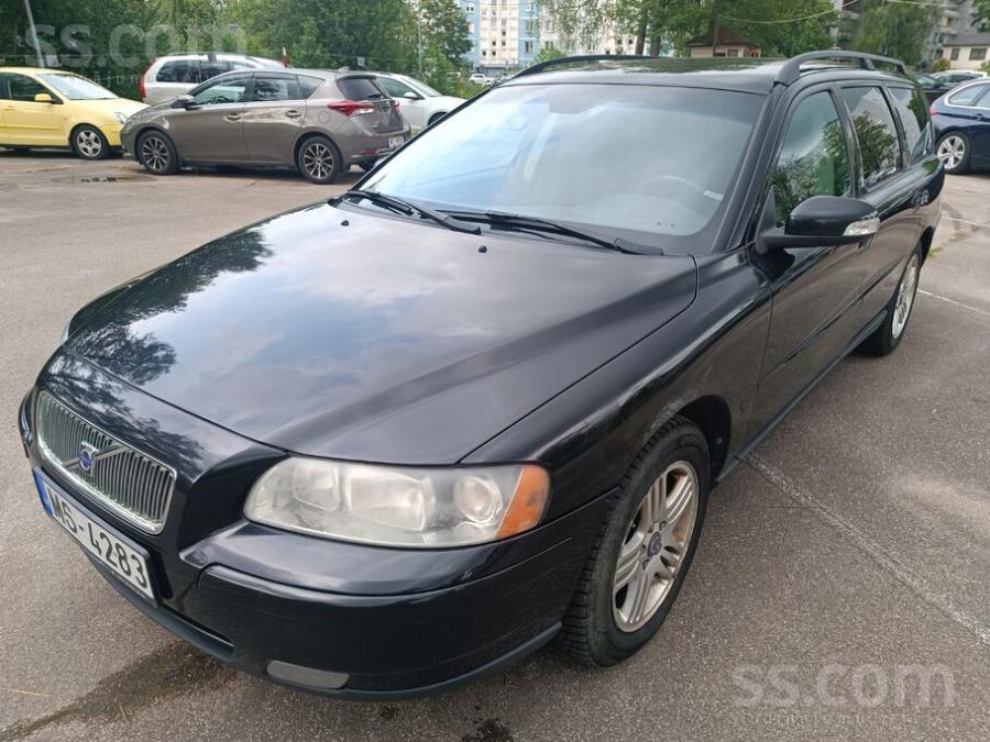 Green Volvo V70 2007 in Riga, with an engine capacity of 2.40 L and mileage of 320 thousand km for 1550 €, photo 12 on AUTOMOTO.COM.LV