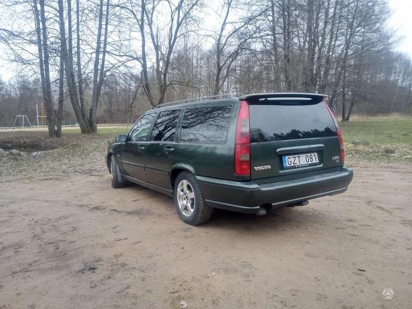 Green Volvo V70 1997 in Vilnius, with an engine capacity of 2.50 L and mileage of 380 thousand km for 600 €, photo 4 on AUTOMOTO.COM.LV