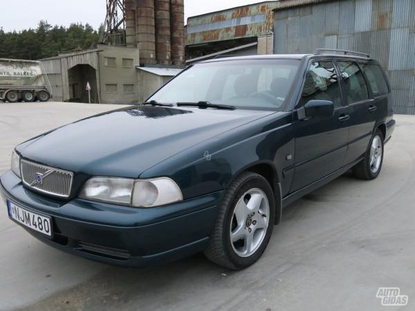 Green Volvo V70 1998 in Vilnius, with an engine capacity of 2.40 L and mileage of 279 thousand km for 2400 €, photo 11 on AUTOMOTO.COM.LV