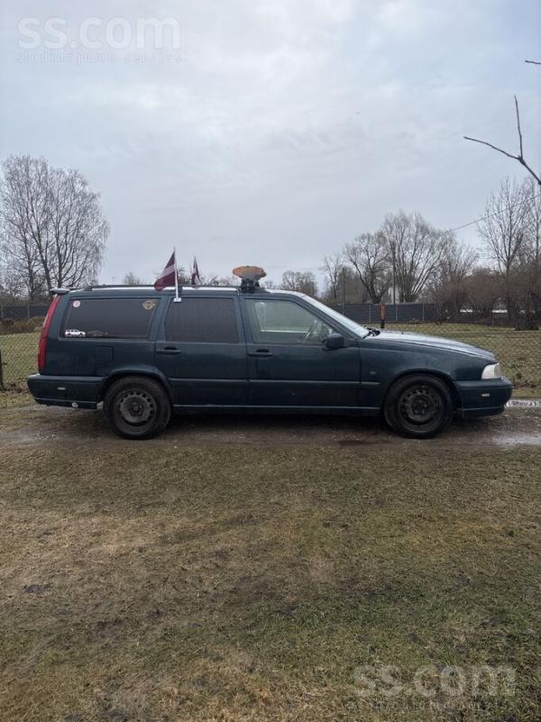 Green Volvo V70 1998 in Riga, with an engine capacity of 2.40 L and mileage of 480 thousand km for 3500 €, photo 3 on AUTOMOTO.COM.LV
