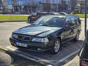 Green Volvo V70 1998 in Riga, with an engine capacity of 2.50 L and mileage of 413 thousand km for 3250 €, photo  on AUTOMOTO.COM.LV