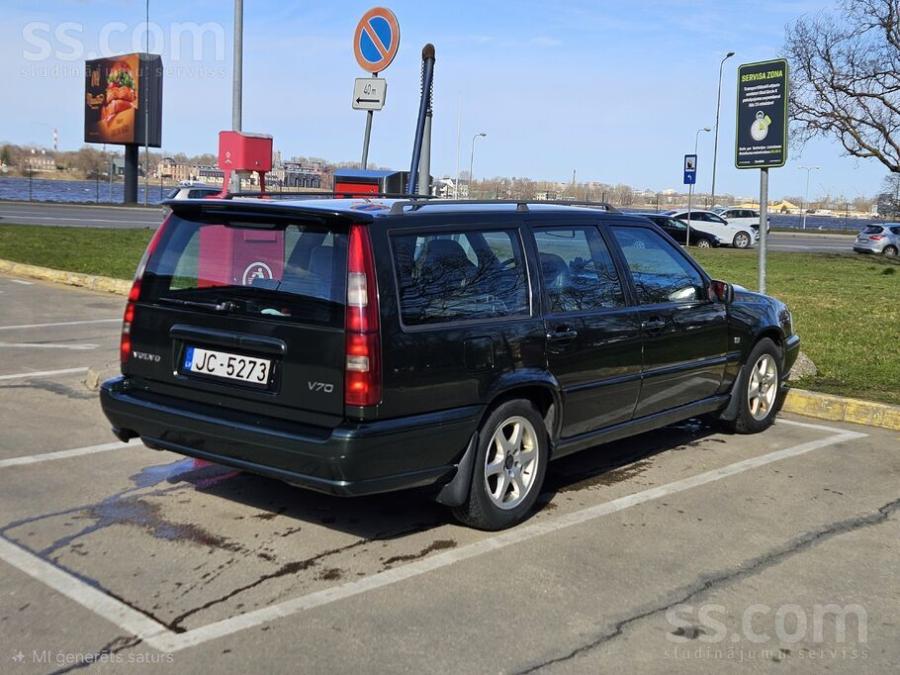 Zaļš Volvo V70 1998 Rīga, ar dzinēja tilpumu 2.50 L un nobraukumu 413 tūkst. km par 3250 €, foto 4 vietnē AUTOMOTO.COM.LV