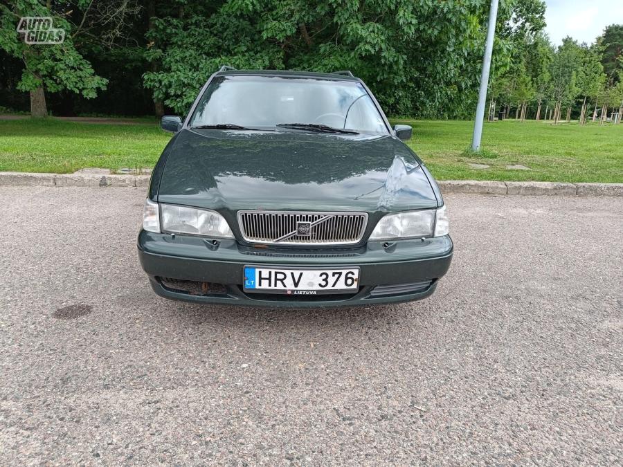 Green Volvo V70 1998 in Vilnius, with an engine capacity of 2.50 L and mileage of 500 thousand km for 1100 €, photo 3 on AUTOMOTO.COM.LV