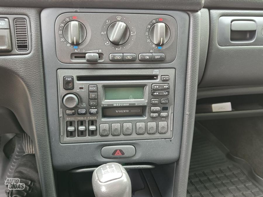 Green Volvo V70 1998 in Vilnius, with an engine capacity of 2.50 L and mileage of 500 thousand km for 1100 €, photo 7 on AUTOMOTO.COM.LV
