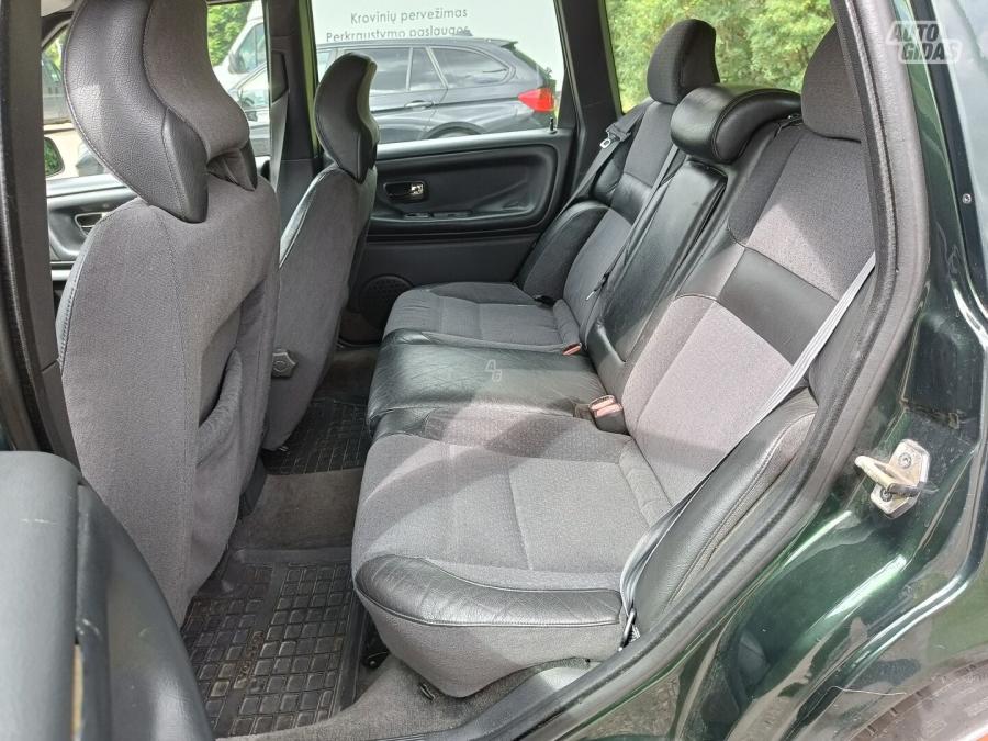 Green Volvo V70 1998 in Vilnius, with an engine capacity of 2.50 L and mileage of 500 thousand km for 1100 €, photo 9 on AUTOMOTO.COM.LV